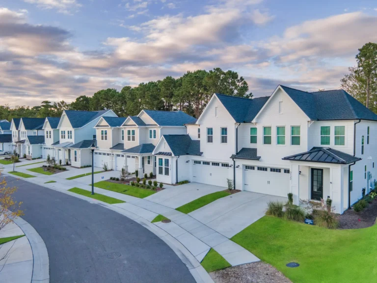 Villas On The Loop - East and Mason